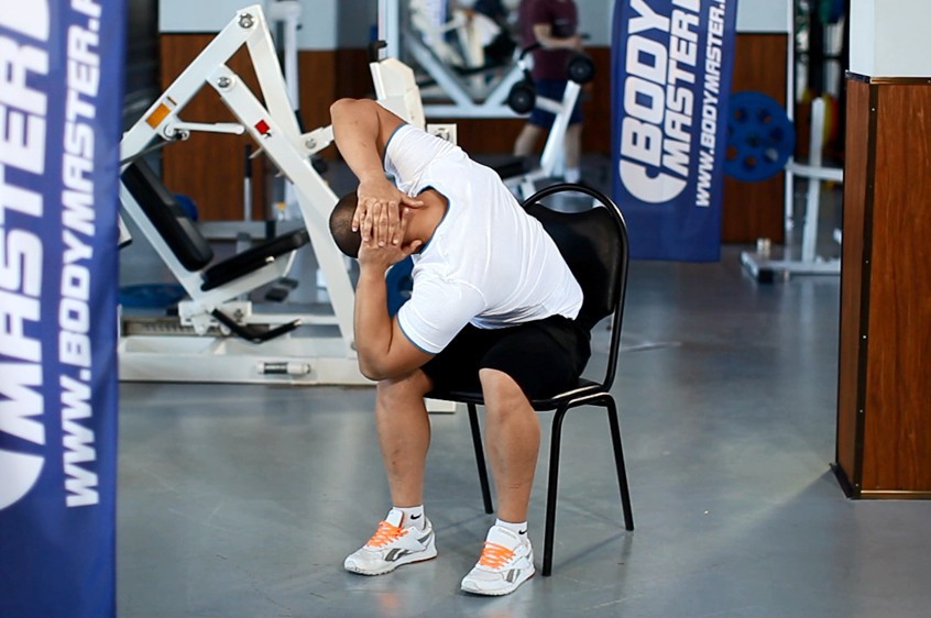 Spinal Stretch — how to do it, video of performing technique — AtletIQ.com